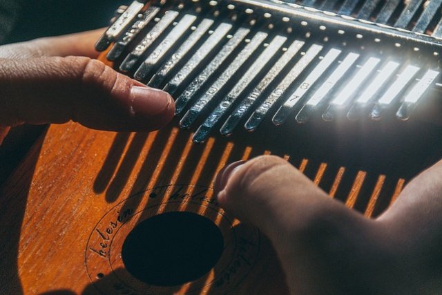 Kalimba Facts for Students | Learn All About the African Thumb Piano ...